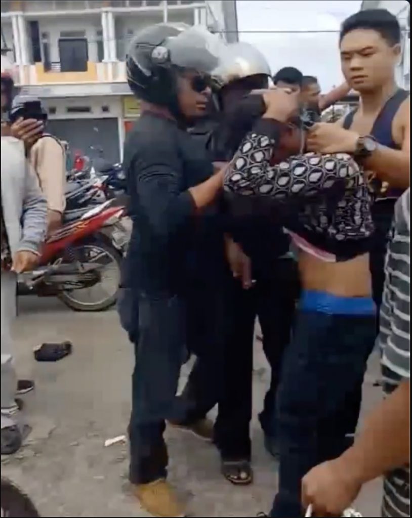 Kena Ragut Ketika Pergi ATM, Gadis Mengejar Dan Merempuh Peragut Sampai ...